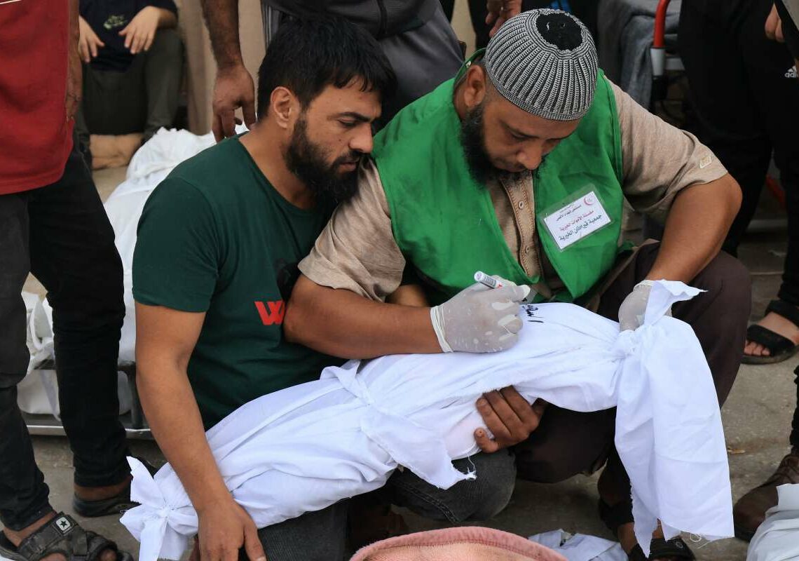 Au moins 70 Palestiniens sont morts dans des raids israéliens cette nuit, indique le ministère ...